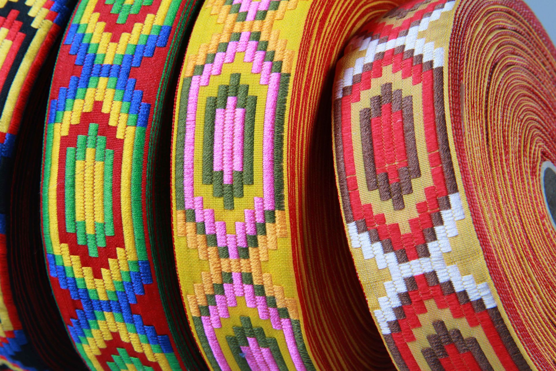 Ethno-Borten und Besatzbänder zu fairen Preisen direkt vom Hersteller